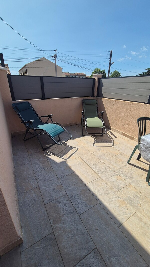 Top Of Villa In Charming Provencal Village - La Garde