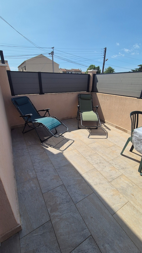 Top Of Villa In Charming Provencal Village - La Garde
