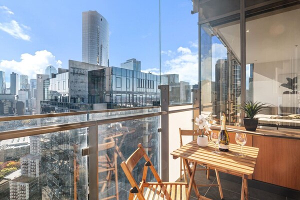 Sky-high 2br Southbank Luxe W/ Gym, Pool & Parking - La Trobe University City Campus