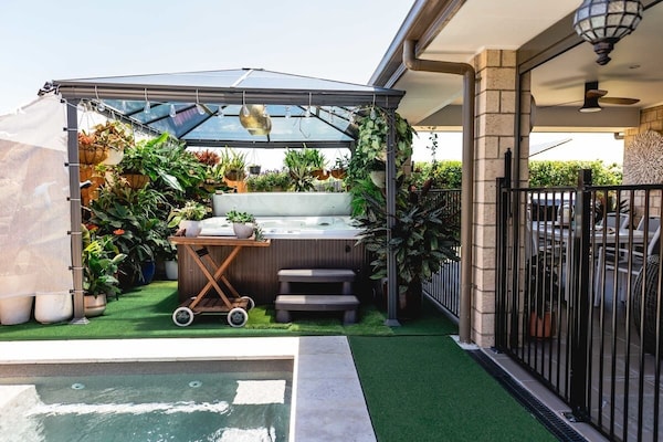 Winter Ready | Family Retreat With Spa & Movies! - Beerwah