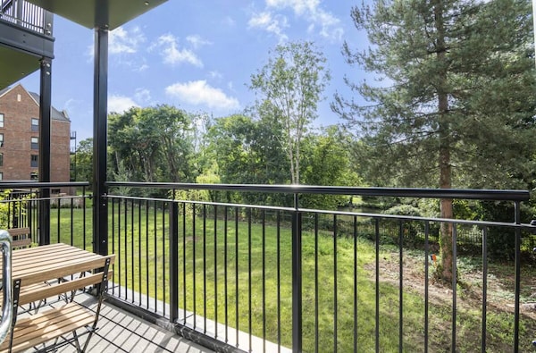 Luxury 5 Bed Apt In Maidstone, Sleeps 6 With Free Parking. - Maidstone
