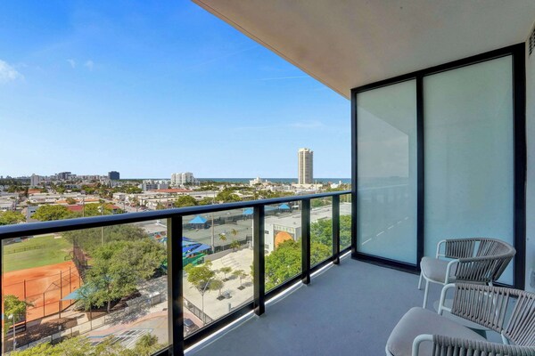 New: 1br Condo W/ Pool + Private Beach Club Access - North Miami Beach, FL