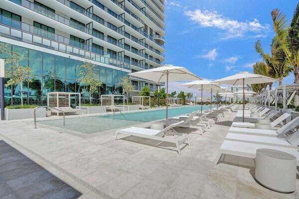 New Modern 1br Condo In Prime Miami Beach Location - Miami