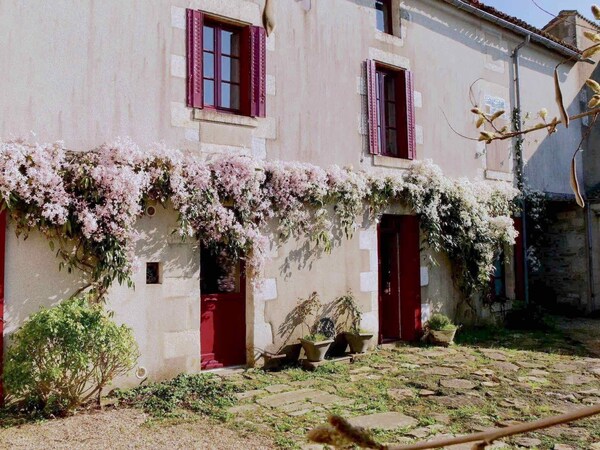 Le Gite L'épicerie De Madeleine Vous Accueille Pour Un Expérience Unique - Deux-Sèvres