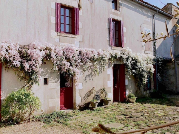 Le Gite L'épicerie De Madeleine Vous Accueille Pour Un Expérience Unique - Deux-Sèvres