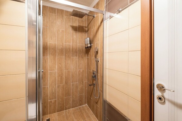 ŞIşli Cevahir Avm Yakın Lux Otel - Kavacık