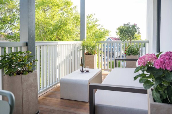 *Brand New* Luxury, Private 4bd, 3ba - Downtown! - Folly Beach, SC