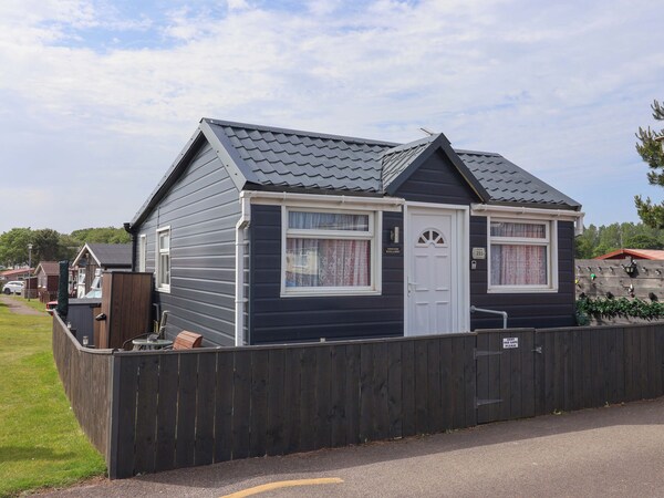 Sandbay, Pet Friendly, Country Holiday Cottage In Bridlington - Bridlington