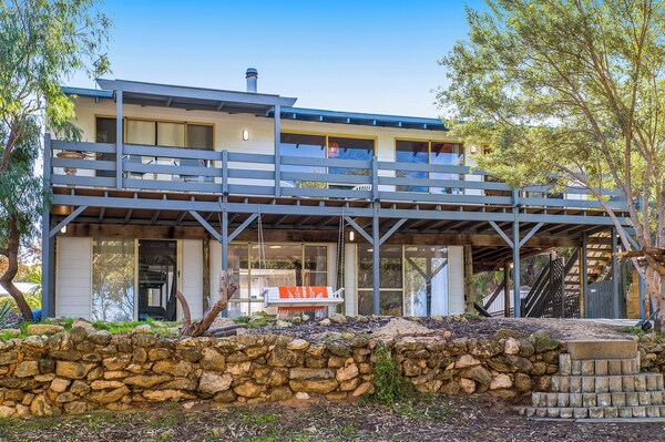 Len's Lodge - Spacious Beach Home For Families & Friends - Guilderton