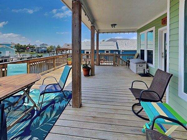 Turtle Nest | Canal-front, Pet-friendly - Jamaica Beach, TX