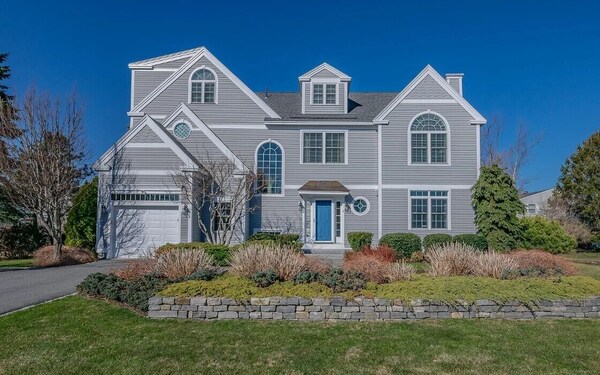 Kennebunk Coastal Getaway ! 2 Minutes From Gooch's Beach ! - Kennebunk, ME