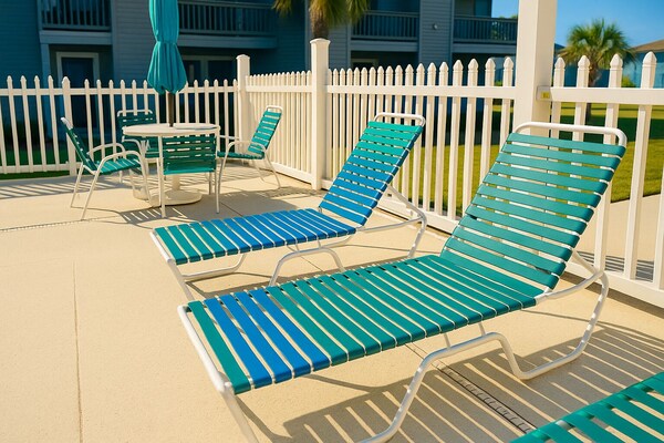 Simply Surfside! Modern Condo With Pool Access Blocks From The Beach! - Surfside Beach, SC