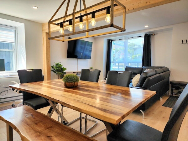 The Coziest | Hot Tub | Ev Charger & Free Parking - Quebec