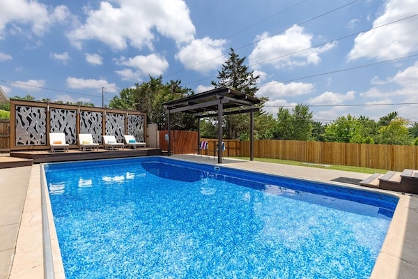 Strip Down.  Cool Off.  Charming 3br House With A Pool And Mountain Views - University of Denver, Denver