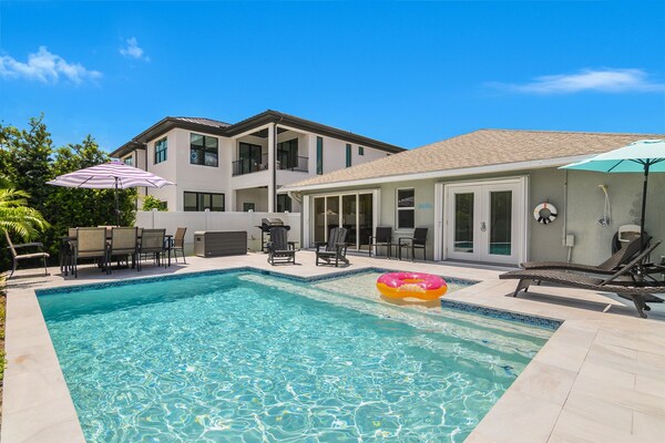 Huge Game Room-near Vanderbilt Beach-new Pool-pets - ネープルズ, FL