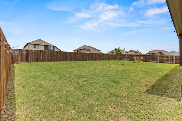 Rooftop Bliss 4br With Crib/office Space, Free Parking/ac With Wifi In Mesquite - Mesquite, TX