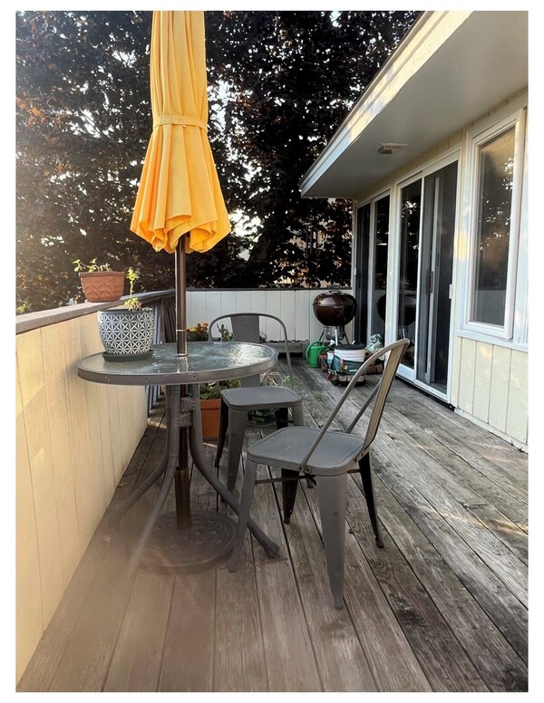 Peaceful, Beautiful Townhouse With Deck - Roxbury, NY