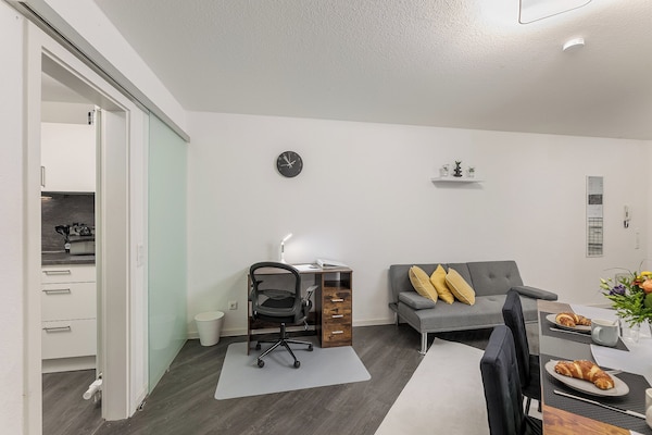 Rob's Flat: Helle 3-zimmer-wohnung Für Bis Zu 5 Personen, 2 Minuten Zur S-bahn - Weil der Stadt