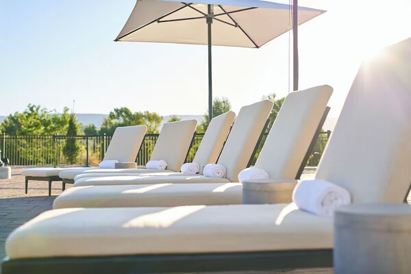 Prime Location! Inviting Haven W/outdoor Sports & Pool Near Mountain Adventures! - Wasatch Mountain State Park, Midway