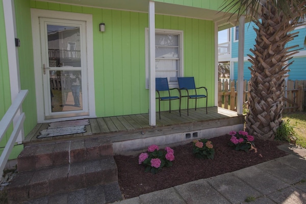 The Hulk Ii - Dog-friendly Beach Cottage Across The Street From The Ocean! - Kure Beach, NC