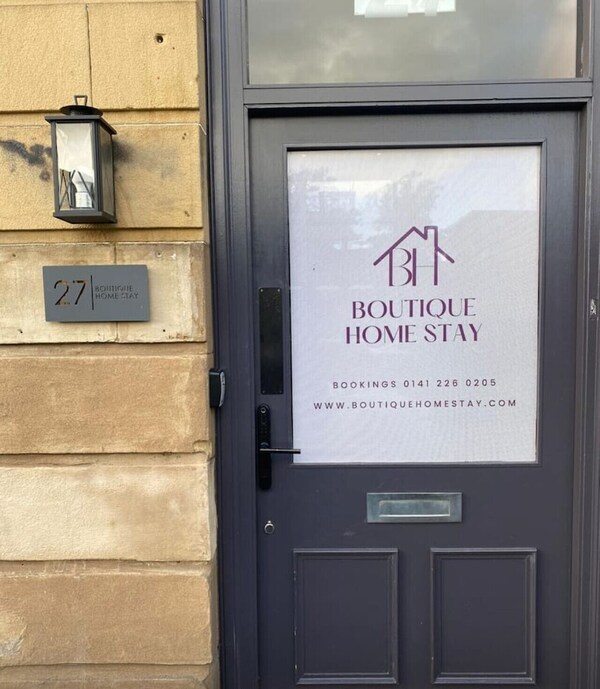 B Home Stay Blossom Lux Studio, Glasgow /  Airport - Paisley