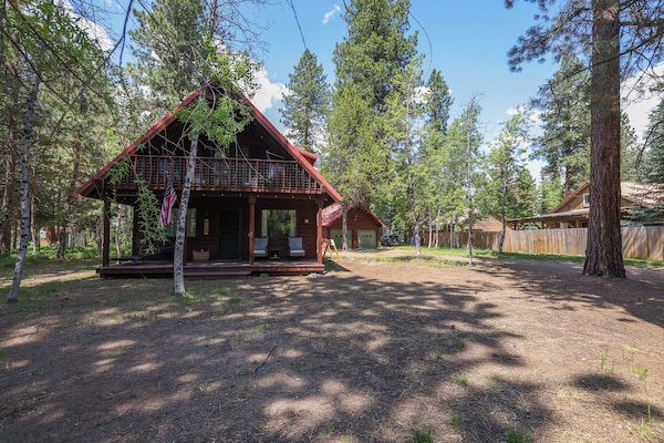 Nine Pines Outpost: Pet Friendly, Hot Tub, Game Room, W/ Private Treetop Escape. - McCall, ID