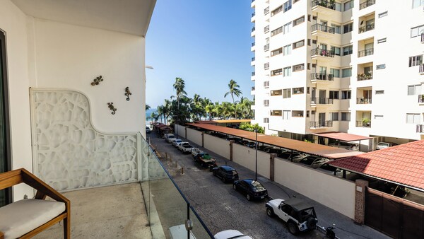 Spacious 2 Bed With Roof Top Pool - Puerto Vallarta