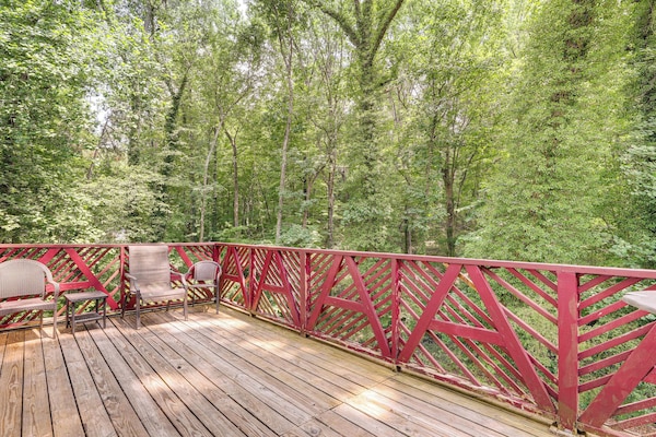Group Getaway: Spacious Home In Stone Mountain! - Stone Mountain, GA