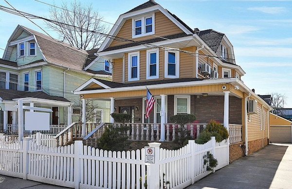 Charming Room In A House Located In A Beautiful Area Of Queens, With Ac And Wifi - New York City
