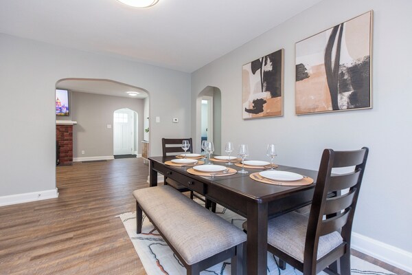 Luxury 4 Br 2 Ba Home Walking Distance To Notre Dame - South Bend, IN