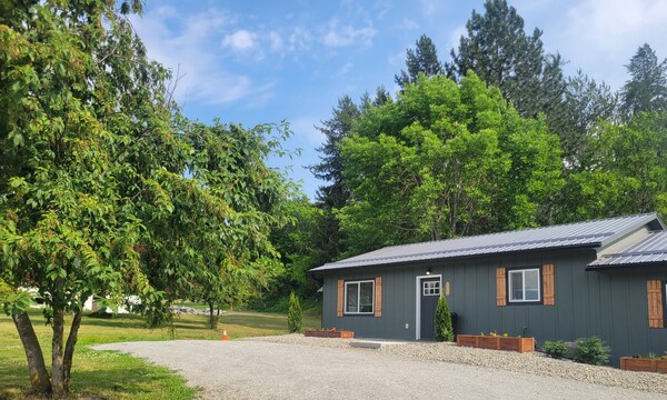 Charming 2-bdrm Bungalow In Lovely Bonners Ferry With Wifi, A/c, Full Kit & Bath - Bonners Ferry, ID