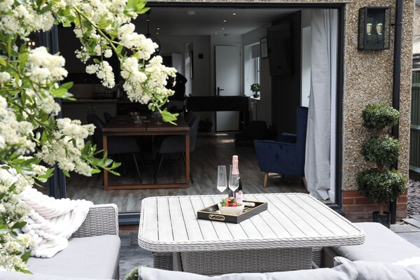 Cosy Home; New Refurbished Home With Double Parking For Family's And Contractors - Reading