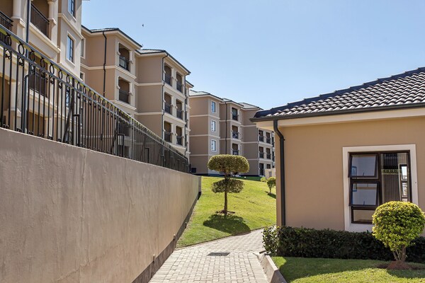 Genesis Luxury Apartment \Nyour Home Away From Home. - Centurion