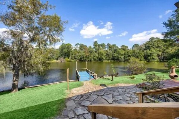 Spring-fed Holiday Lake Escape-fishing,fire Pit, Kayaks, 7 Beds, Family Friendly - San Jacinto County