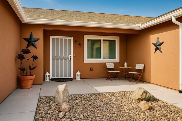 Luxury 3-bedroom Desert Oasis In Prescott Valley  Your Ultimate Arizona Stay - Prescott Valley, AZ