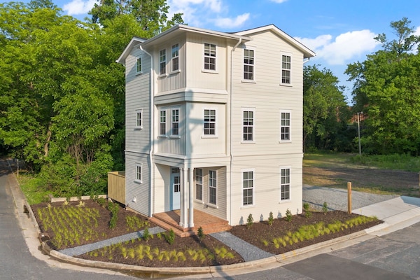 2br Urban Retreat W/ Deck, Near Downtown Durham - Chapel Hill, NC