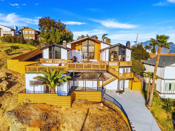 Sunset Oasis Pool Home + Stunning San Diego Views + Pool Table + Ping Pong Table - El Cajon, CA