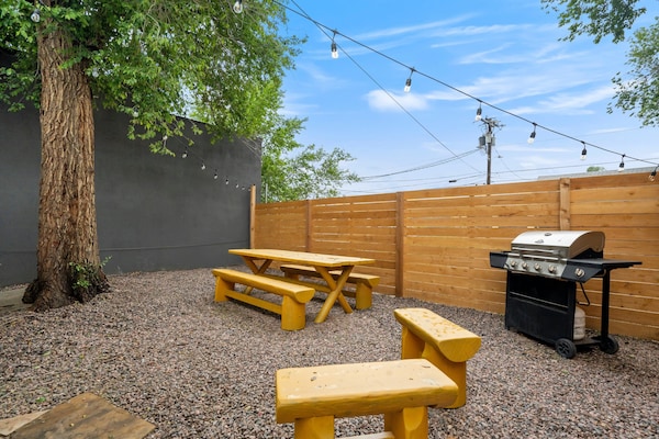 Charming Downtown Cottage | Pet-friendly | Firepit - Colorado