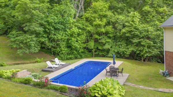Hatton Hideaway At Red River Gorge! Pool / Hot Tub / Arcade Game Room - Irvine, KY
