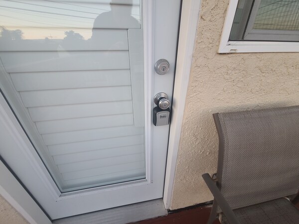 3c Private Entry Room With Deck - El Segundo, CA