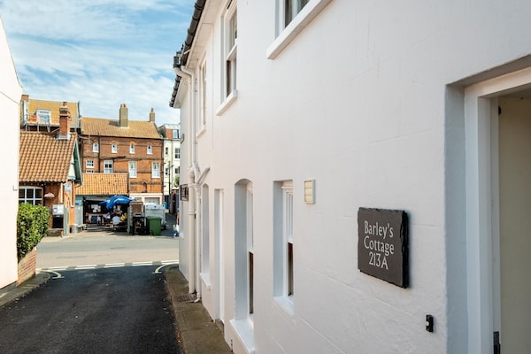 Barley's Cottage -Only A Stones Throw From The Beach -Aldeburgh Coastal Cottages - Aldeburgh