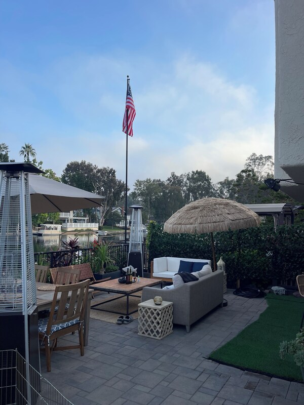 Charming 4-bedroom House On The Lake With Boat And Deck - Orange County, CA