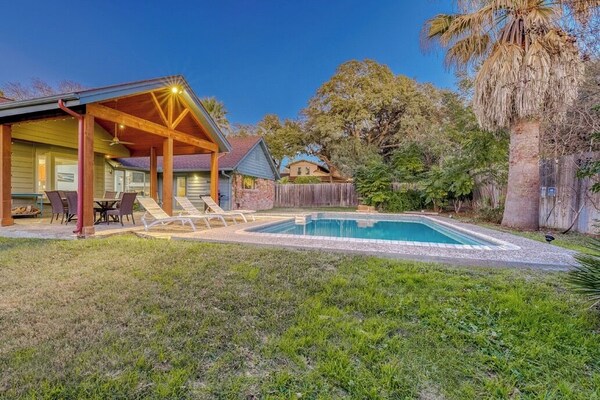 Spacious 4br Home With Private Pool Perfect For Families! - San Antonio