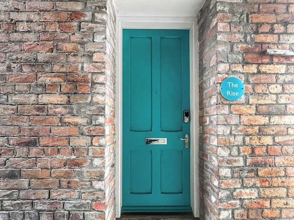 2 Bedroom Accommodation In Scarborough - Scarborough