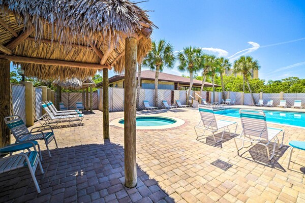 Walk To Beach: Resort Getaway In Pcb! - Panama City Beach, FL