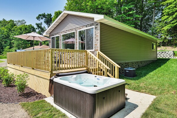 Deck, Dock & Hot Tub: Lakeside Retreat In Michigan - Lake Michigan Beach, MI