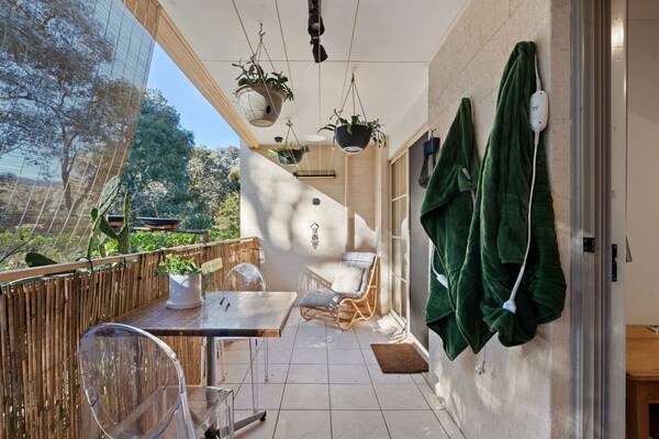 3-bed Apartment In Holiday Style Resort With Pool - Canberra