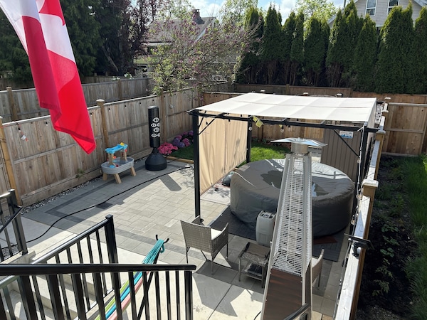 Quiet, Cozy, 2bedroom, 1 Bathroom, Private Entry Suite Near Skytrain/transit - Burnaby