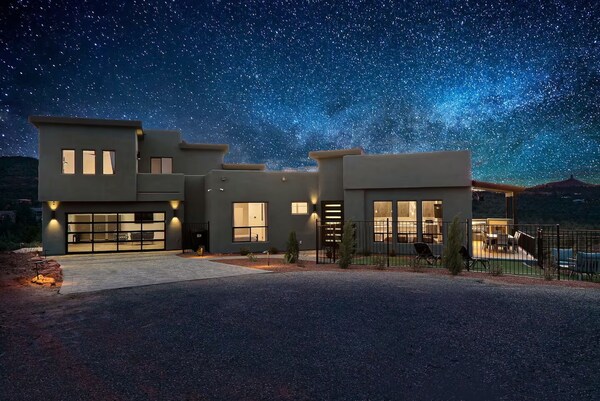 New Sedona Uptown Dream 4br Wow! Views! Pool & Spa - Sedona, AZ
