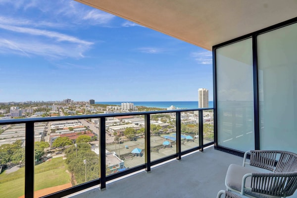 New: 1br Condo 15th Floor  W/ Pool + Private Beach Club Access - Miami Beach, FL